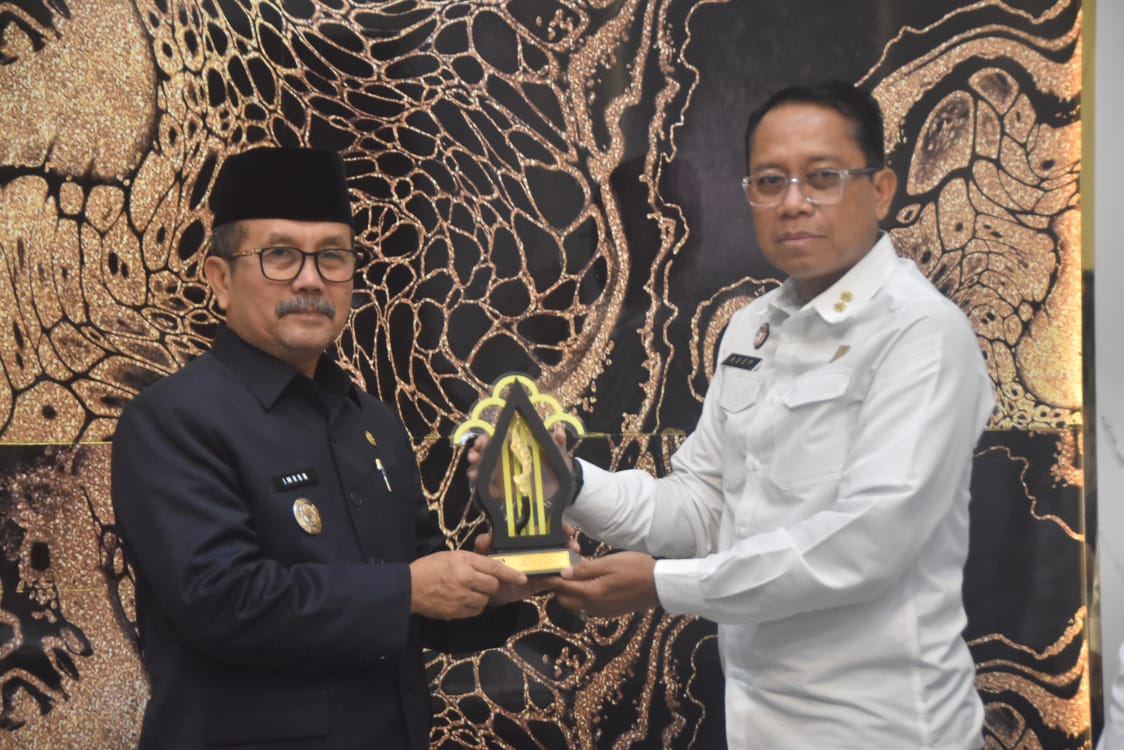 67 Motif Batik Khas Cirebon Resmi Diakui, Pemkab Terima Sertifikat Kekayaan Intelektual Komunal ...